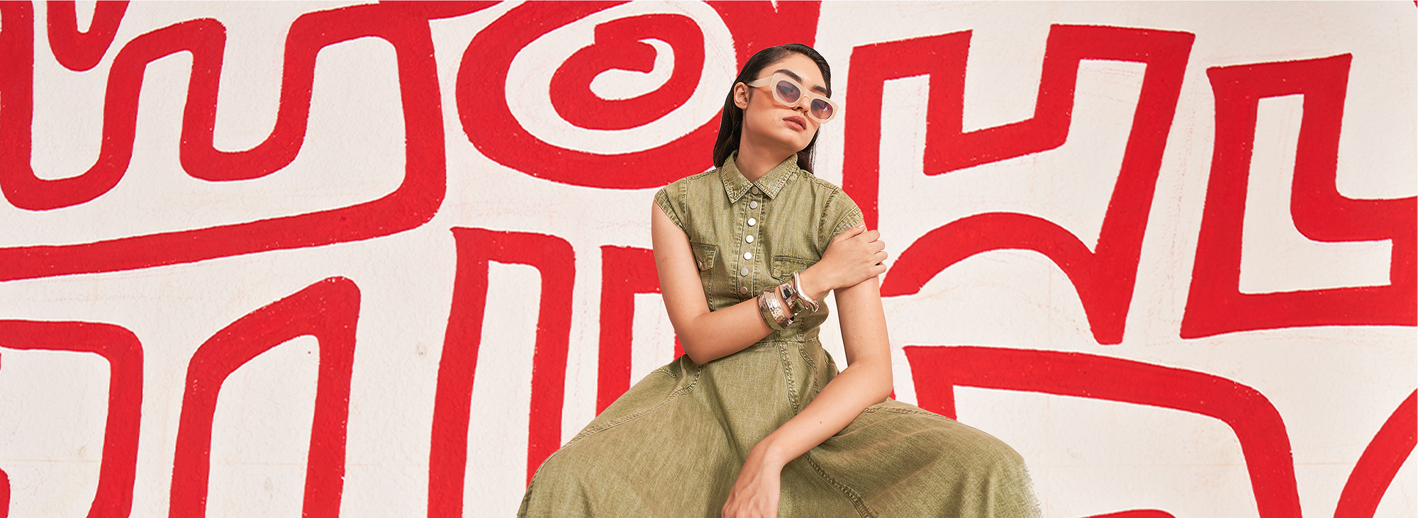 NOTEBOOK : Uniform Clothing for Urban Women