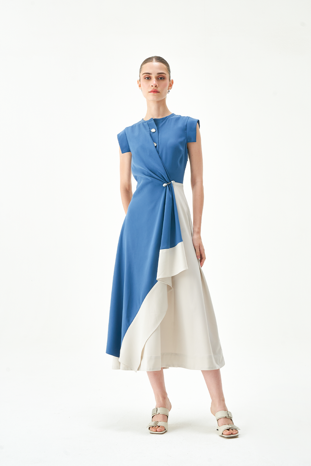 Notebook | Uniform-Inspired Fashion for Urban Women